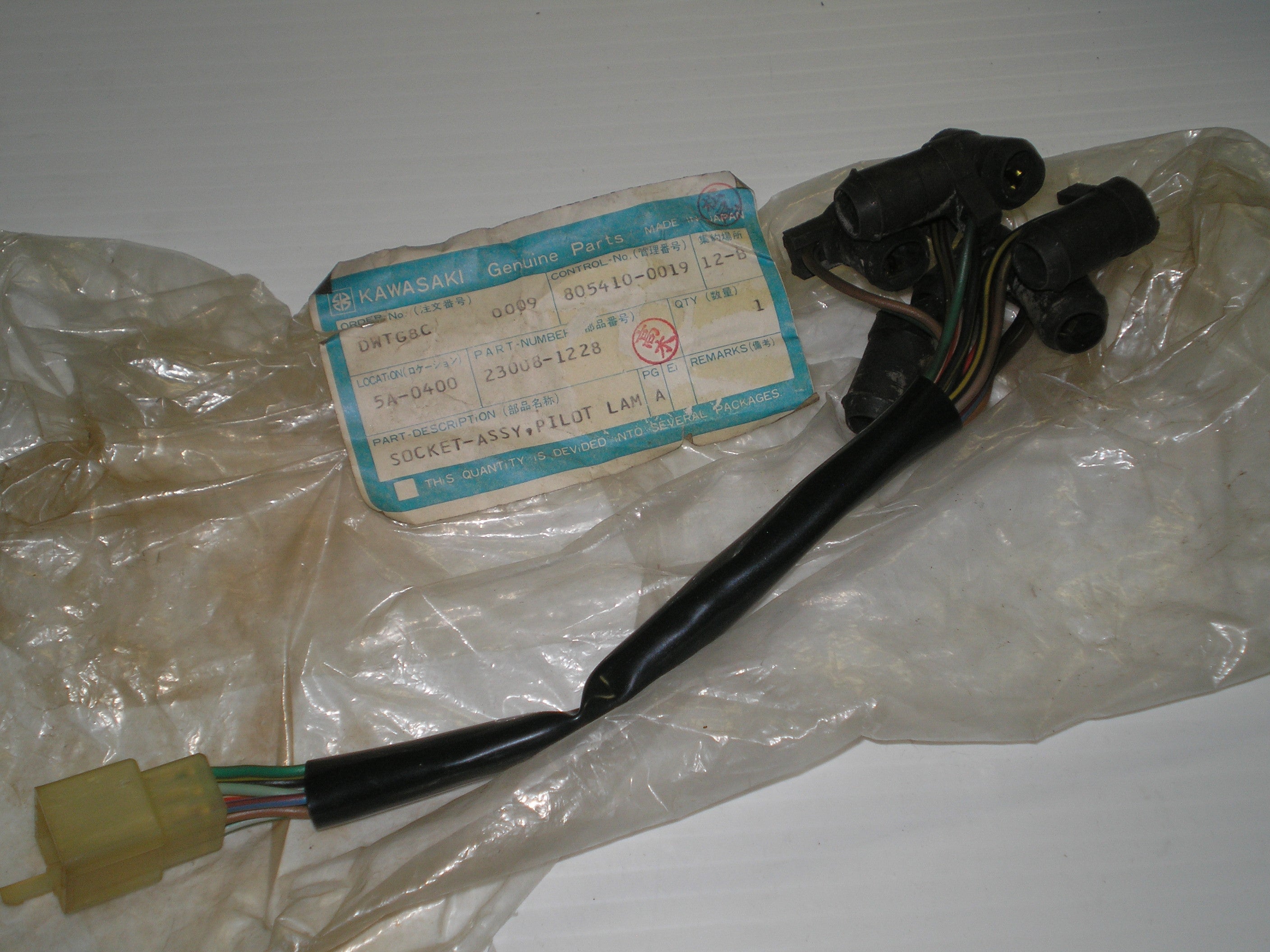KAWASAKI ZN700 ZN1100 Pilot Lamp Socket Assembly 23008-1228 – Pro ...